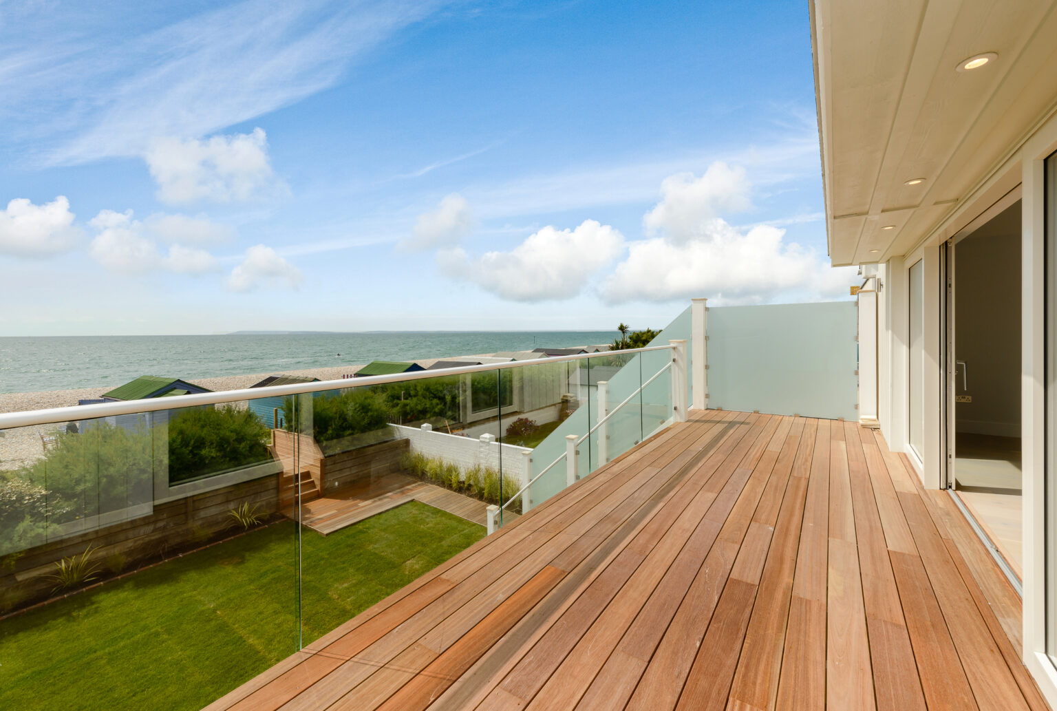 CONTEMPORARY SEAFRONT BEACH HOUSE - Westcoast Windows